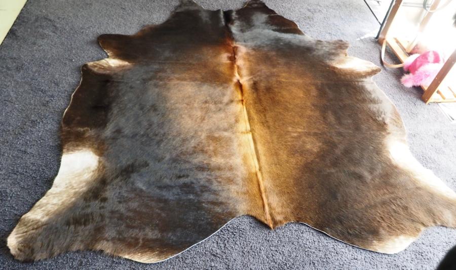 A Rich Charcoal & Tan Colouring - A Beautiful Cowhide Rug