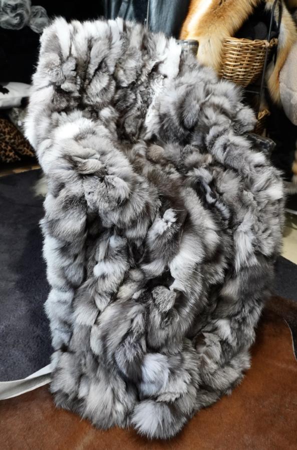 A Beautiful 1500mm x 1000mm Arctic Fox Fur Throw